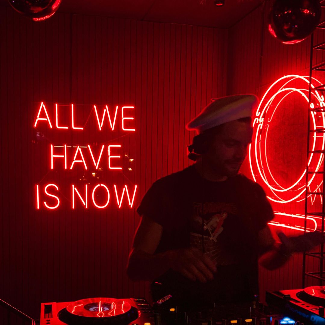 Custom LED Neon Signs| Vibrant neon lighting by Neonific – Neonific.com